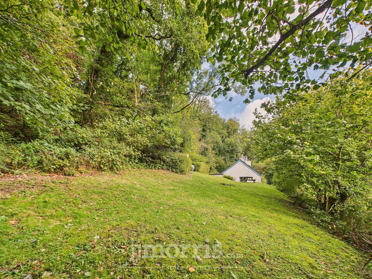Cwmllan, Pontfaen, Fishguard – JJMorris
